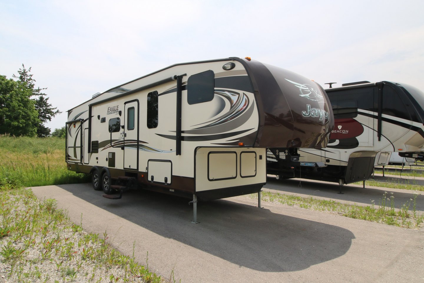Used Fifth Wheels - Airstreams | Campers London | Travel Trailers for sale