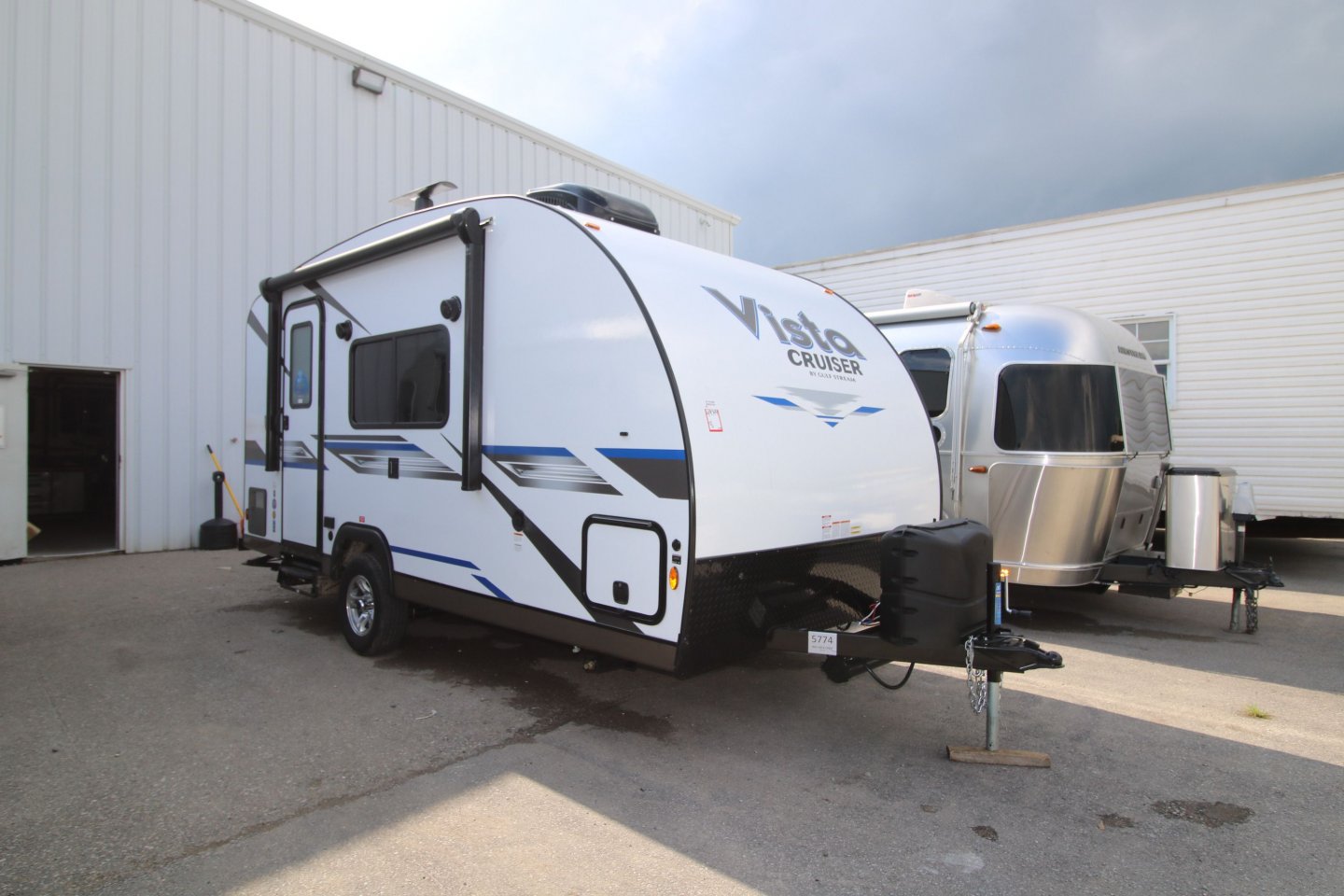 All Vista Cruiser Inventory - Airstreams | Campers London | Travel ...