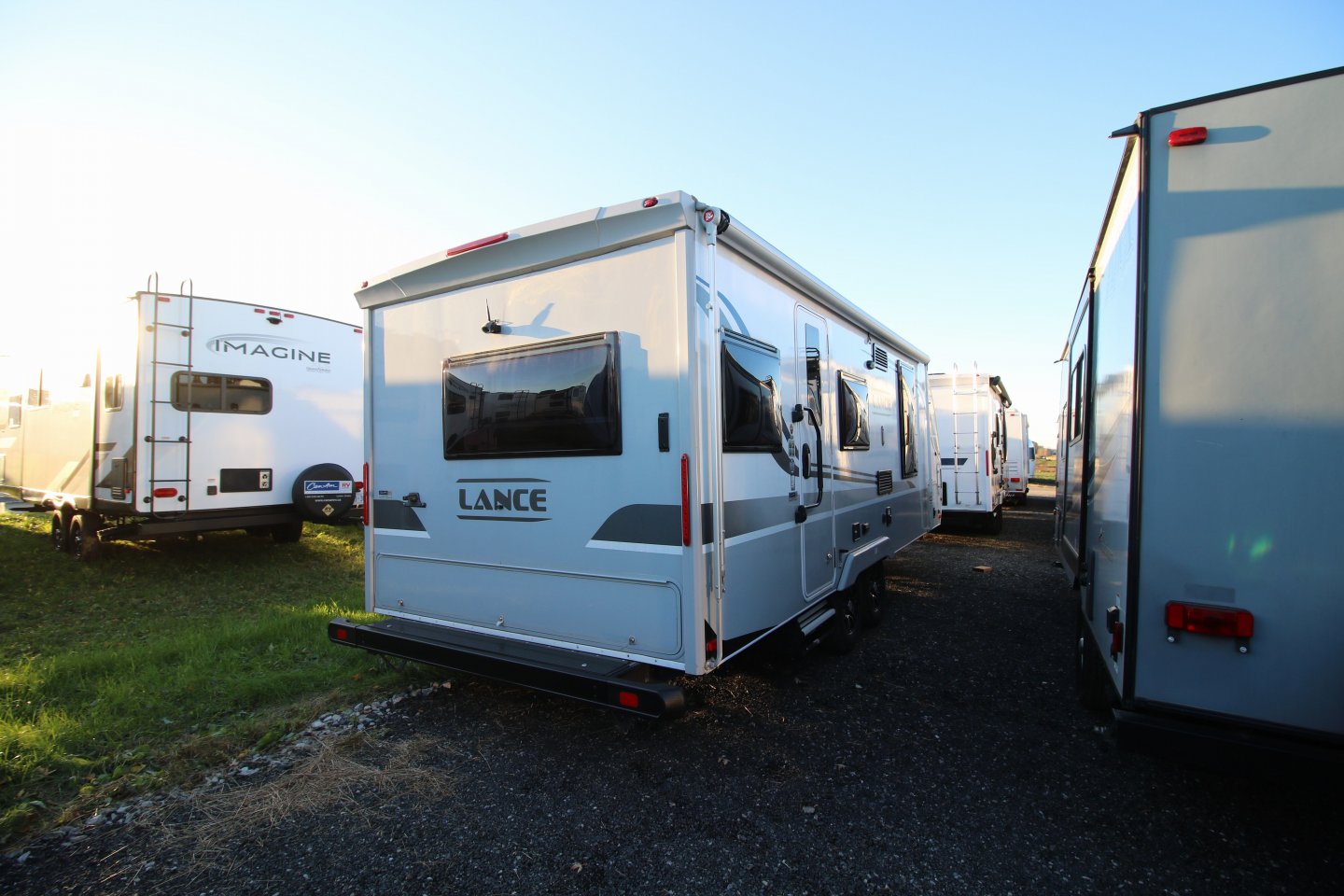 2021 LANCE LANCE 2075 - Airstreams | Campers London | Travel Trailers ...