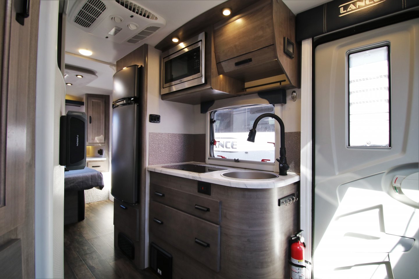 2021 LANCE LANCE 2075 - Airstreams | Campers London | Travel Trailers ...
