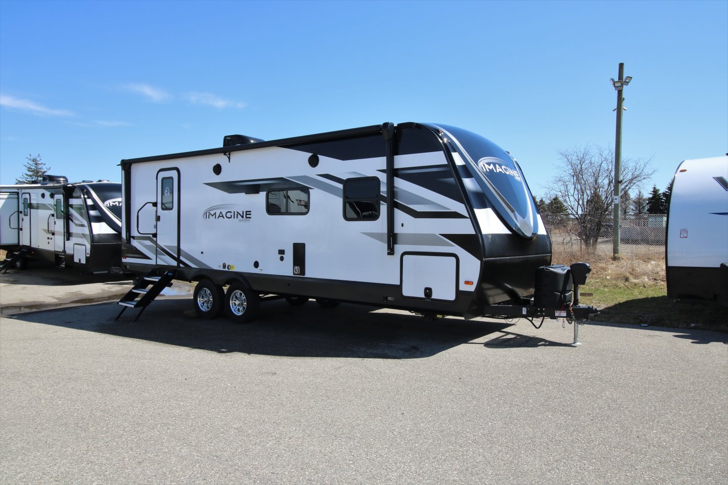 New Travel Trailers - Airstreams | Campers London | Travel Trailers for ...