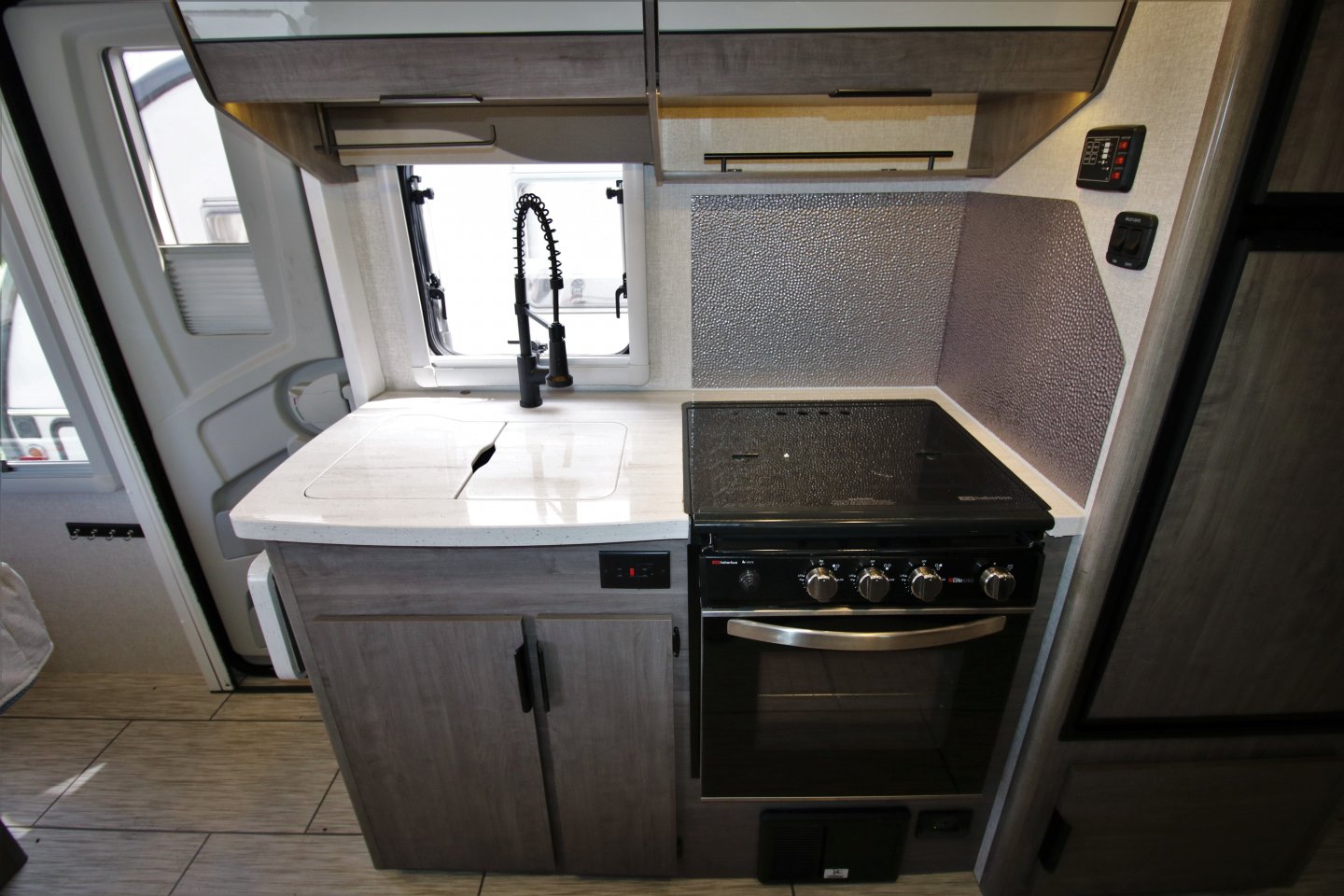 2022 LANCE LANCE 2185 - Airstreams | Campers London | Travel Trailers ...