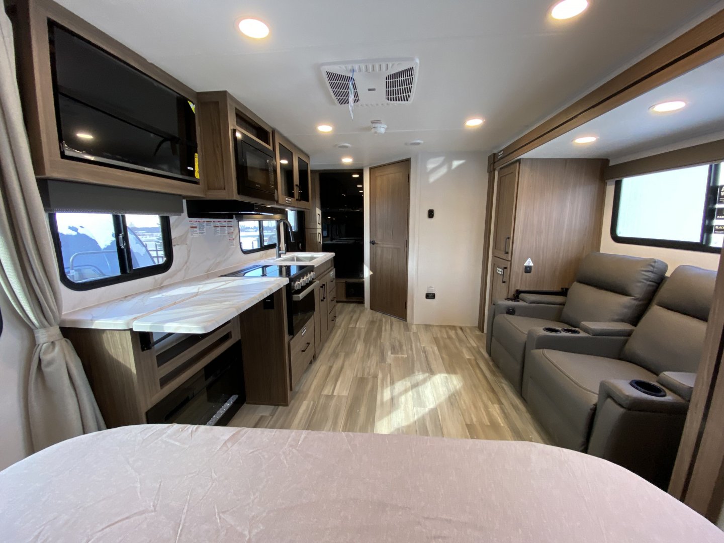 2025 ALLIANCE RV DELTA ULTRA LITE ML206 - Airstreams | Campers London | Travel Trailers for sale