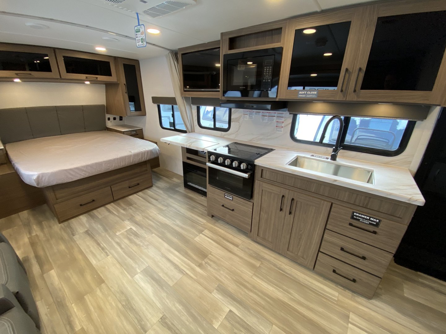 2025 ALLIANCE RV DELTA ULTRA LITE ML206 - Airstreams | Campers London | Travel Trailers for sale