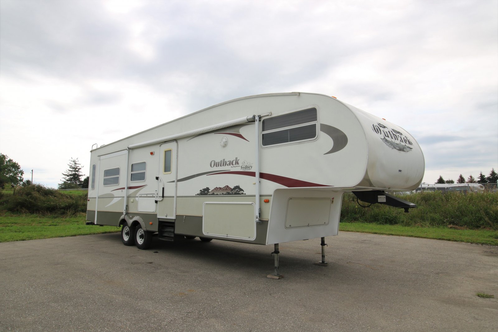 Used Fifth Wheels - Airstreams | Campers London | Travel Trailers for sale