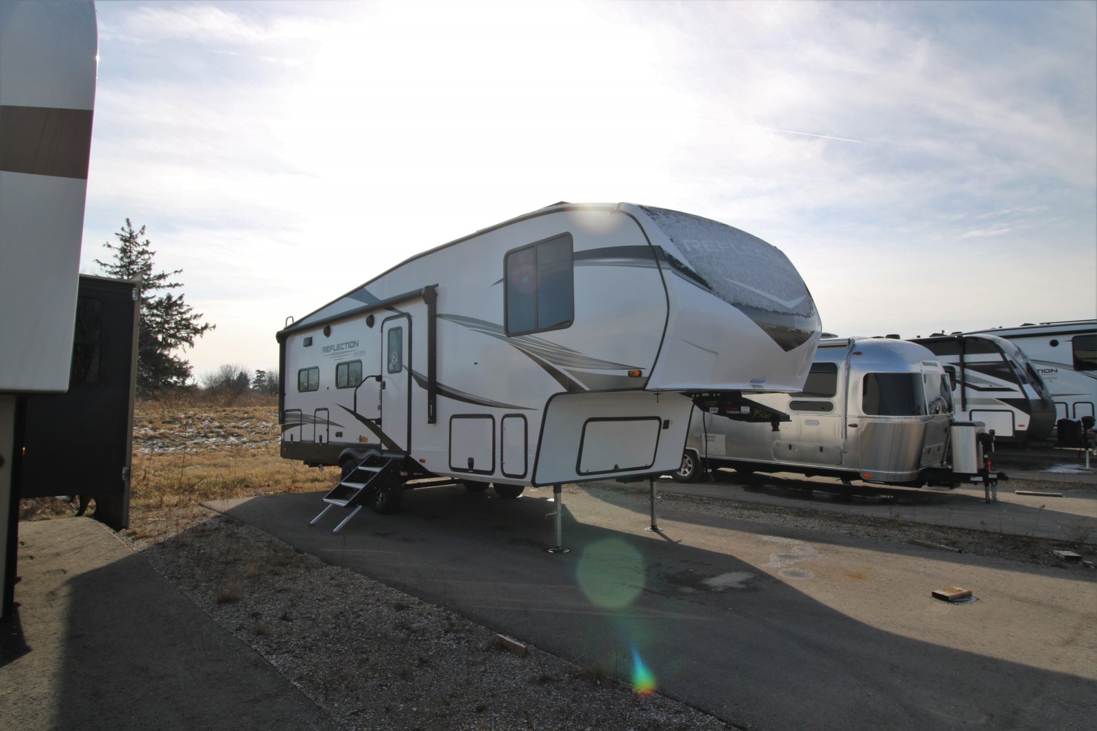 New Fifth Wheels - Airstreams | Campers London | Travel Trailers for sale