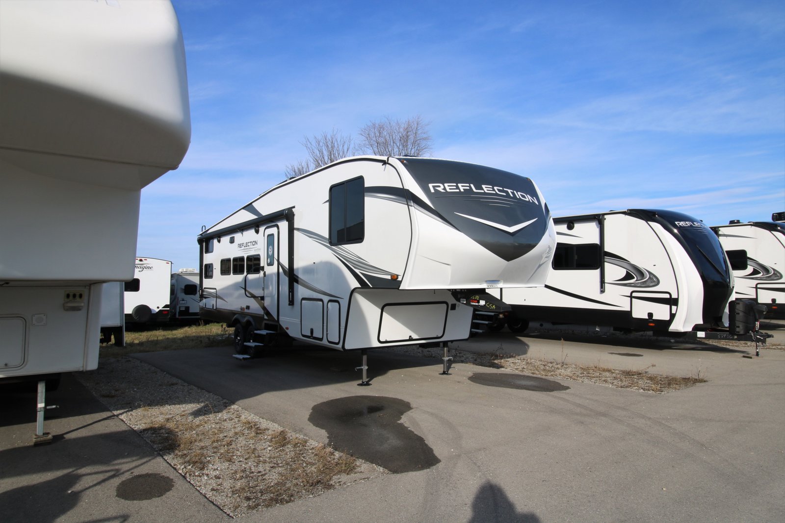 New Fifth Wheels - Airstreams | Campers London | Travel Trailers for sale