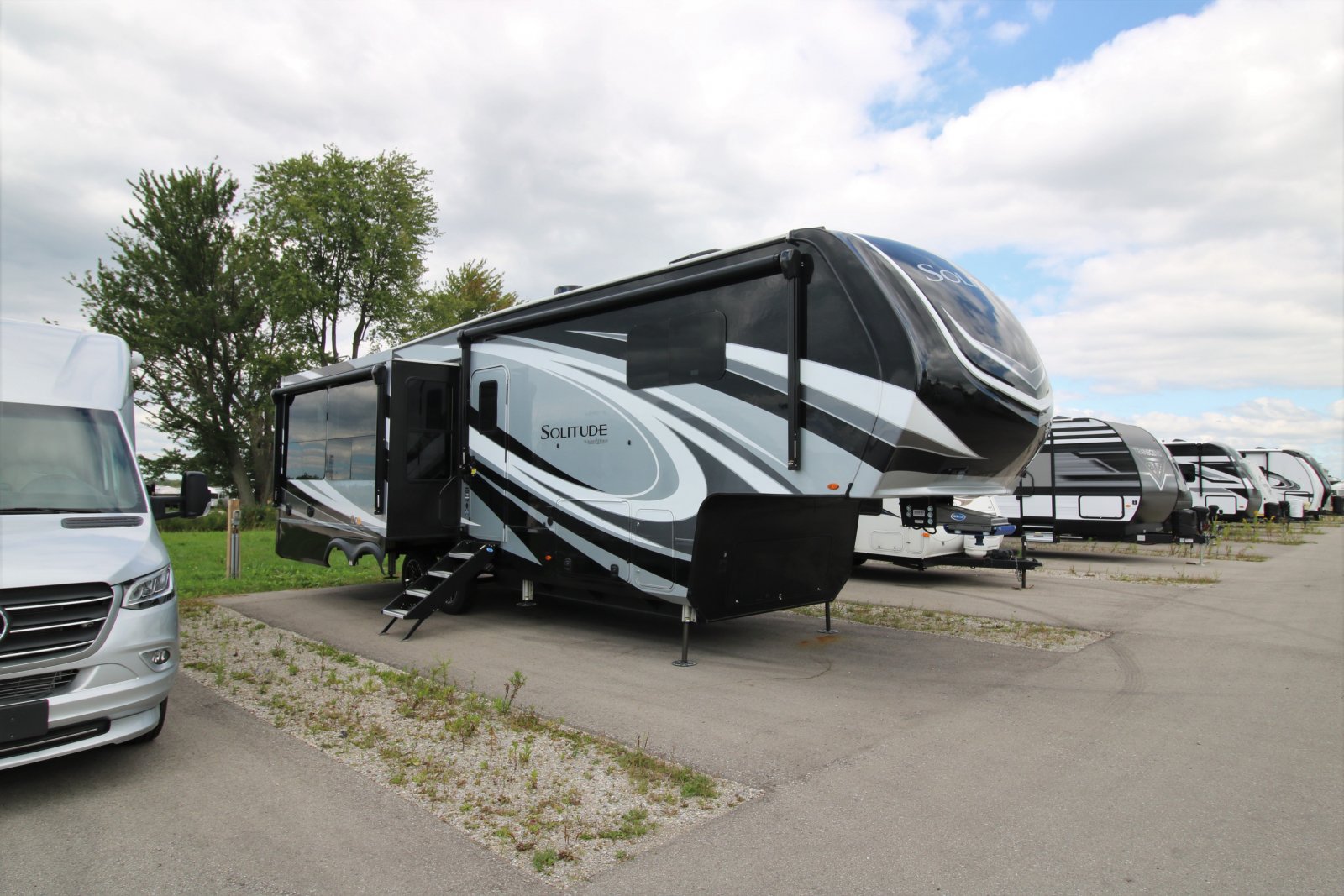 New Fifth Wheels - Airstreams | Campers London | Travel Trailers for sale