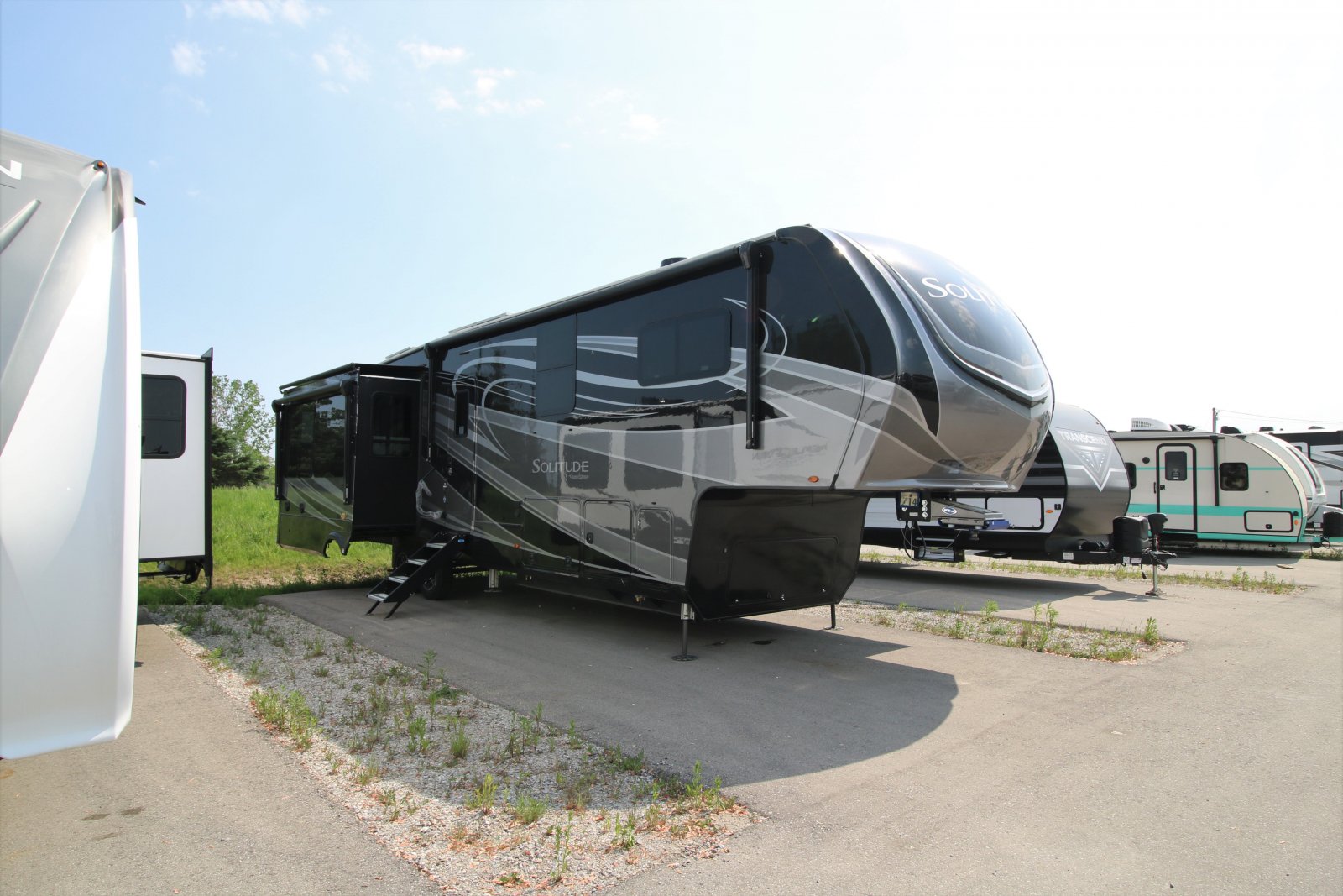 New Fifth Wheels - Airstreams | Campers London | Travel Trailers for sale