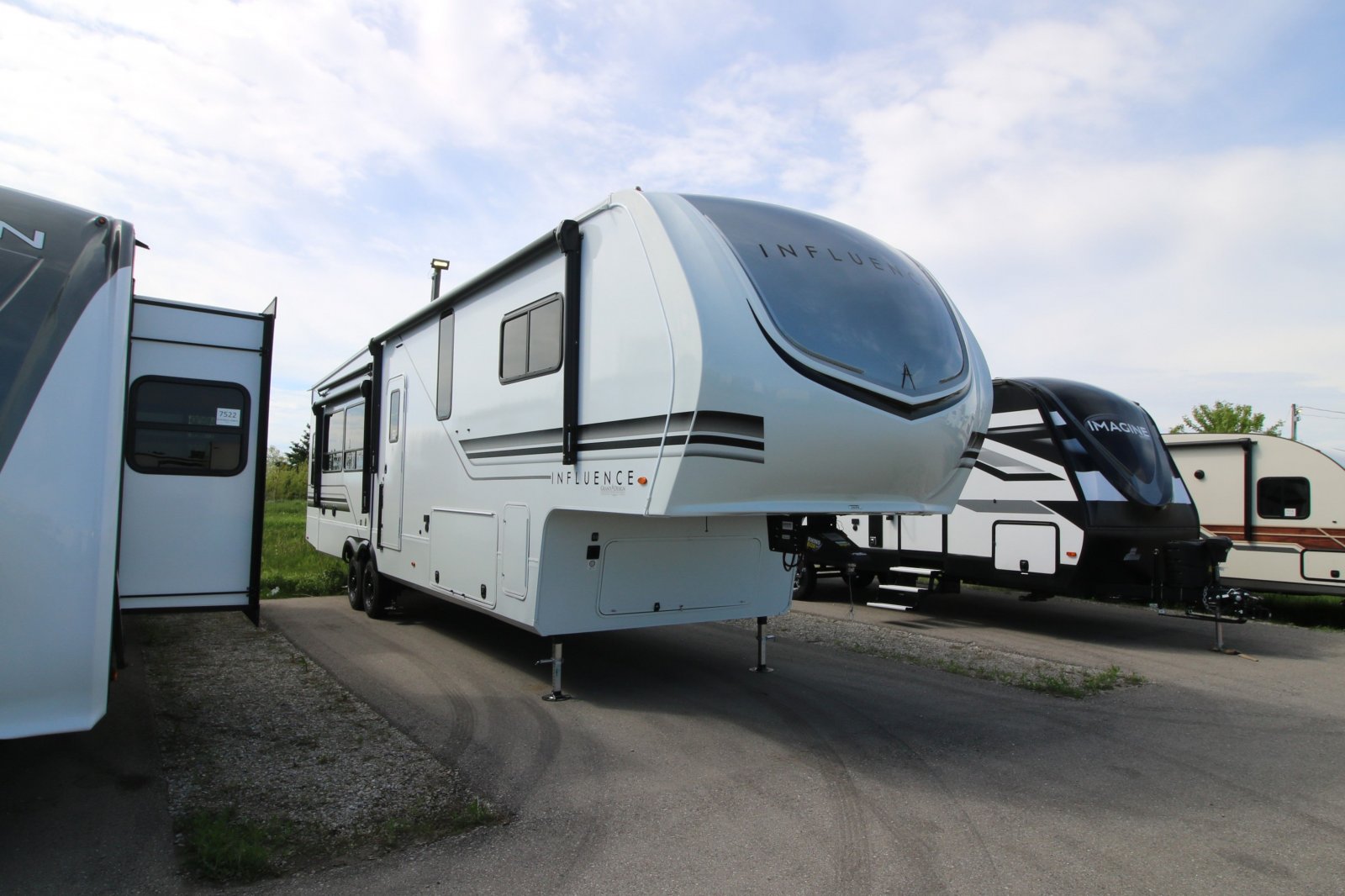 New Fifth Wheels - Airstreams | Campers London | Travel Trailers for sale
