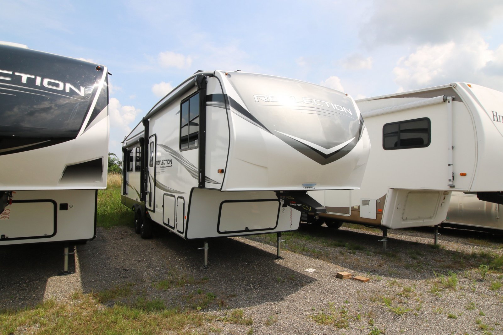 New Fifth Wheels - Airstreams | Campers London | Travel Trailers for sale