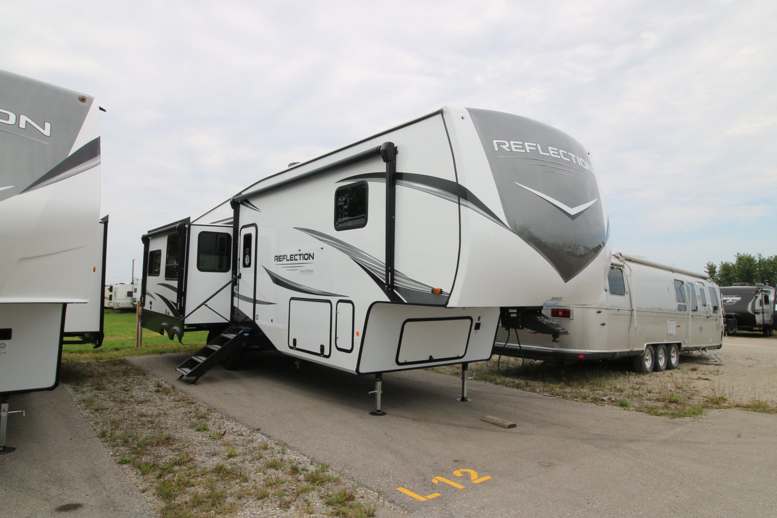 New Fifth Wheels - Airstreams | Campers London | Travel Trailers for sale