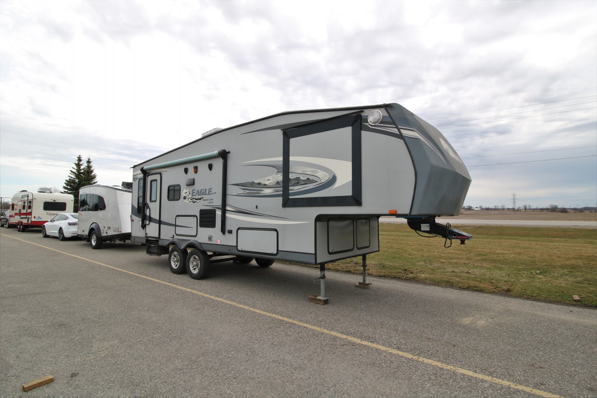 Used Fifth Wheels - Airstreams | Campers London | Travel Trailers for sale