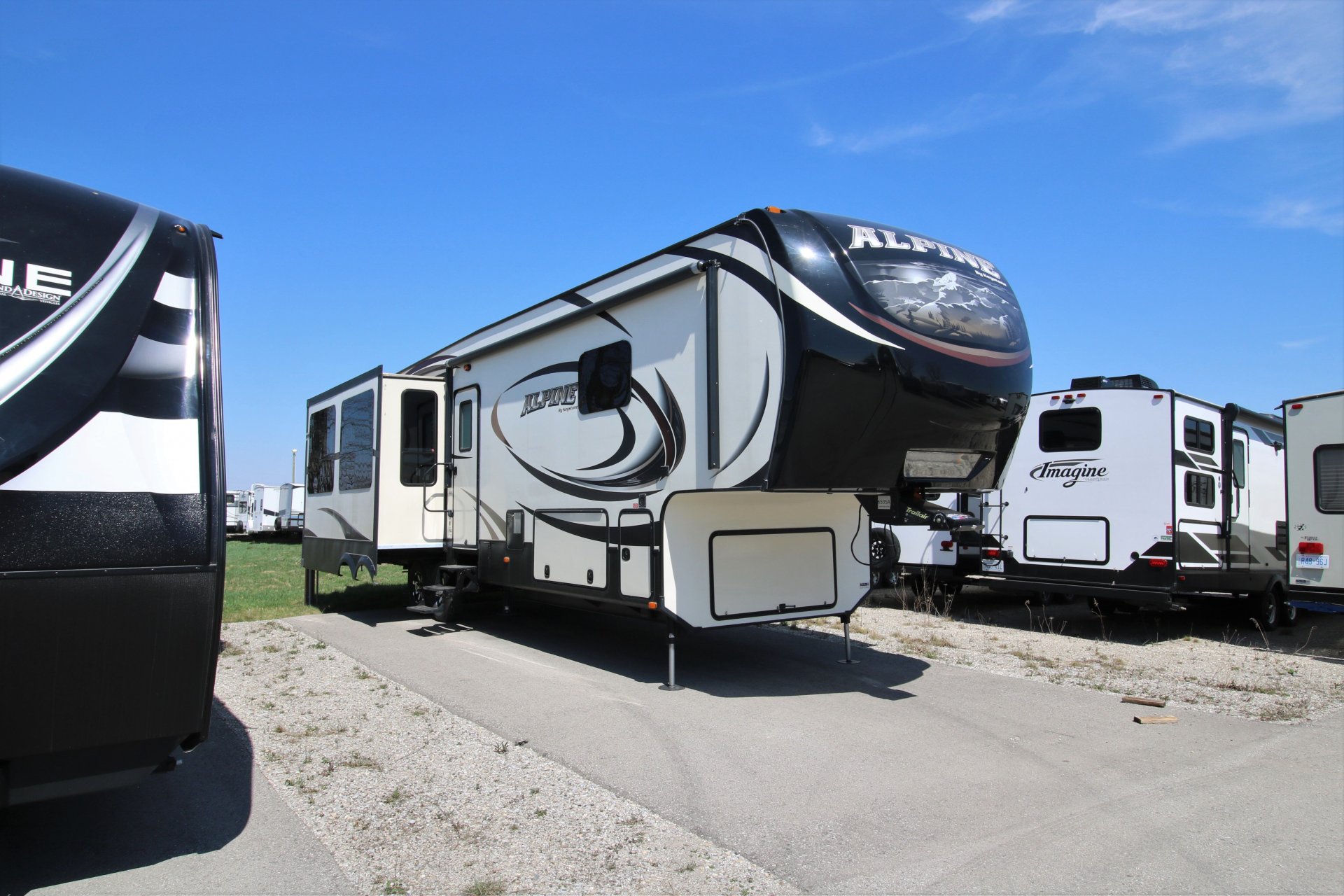 Used Fifth Wheels - Airstreams | Campers London | Travel Trailers for sale