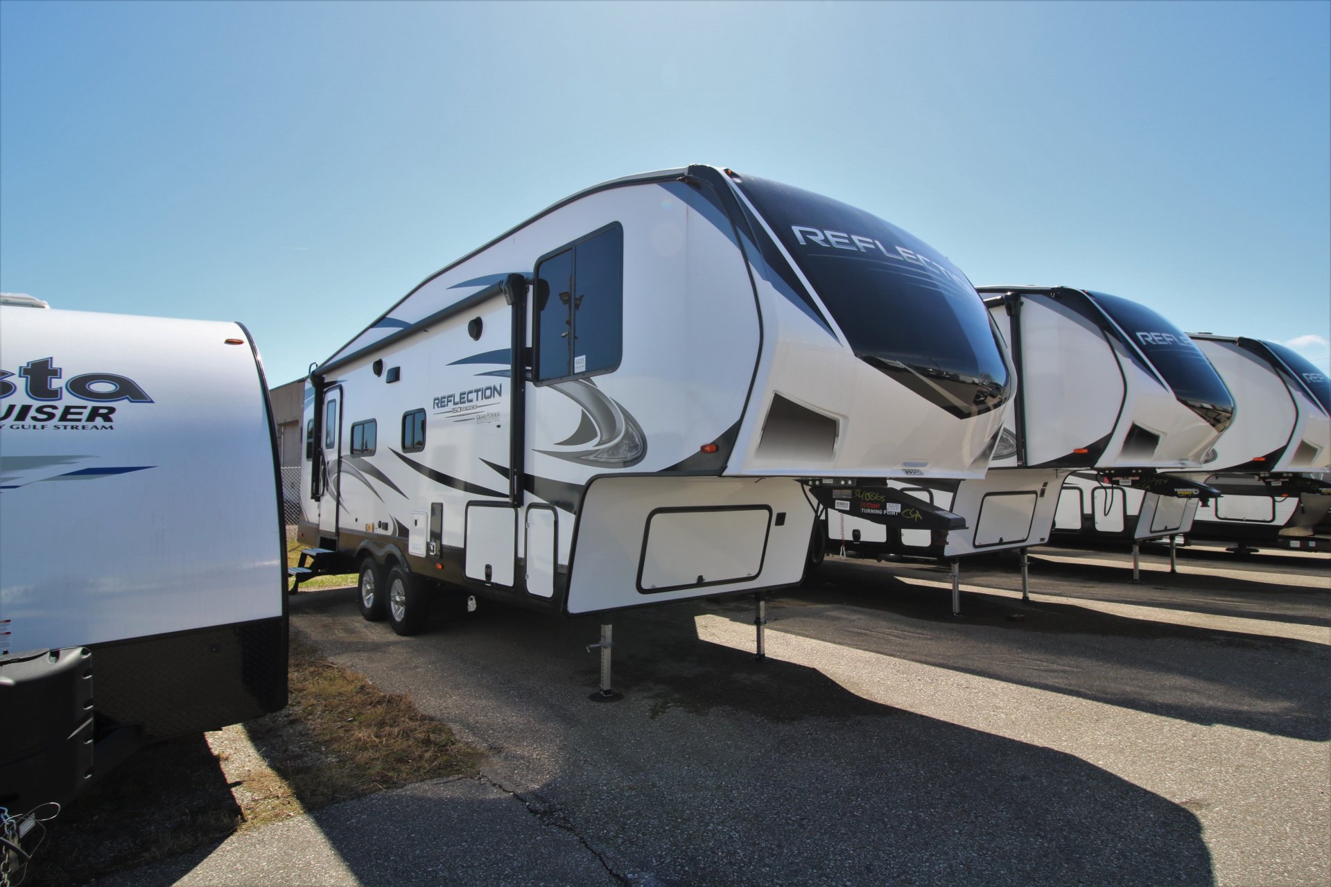 New Fifth Wheels - Airstreams | Campers London | Travel Trailers for sale