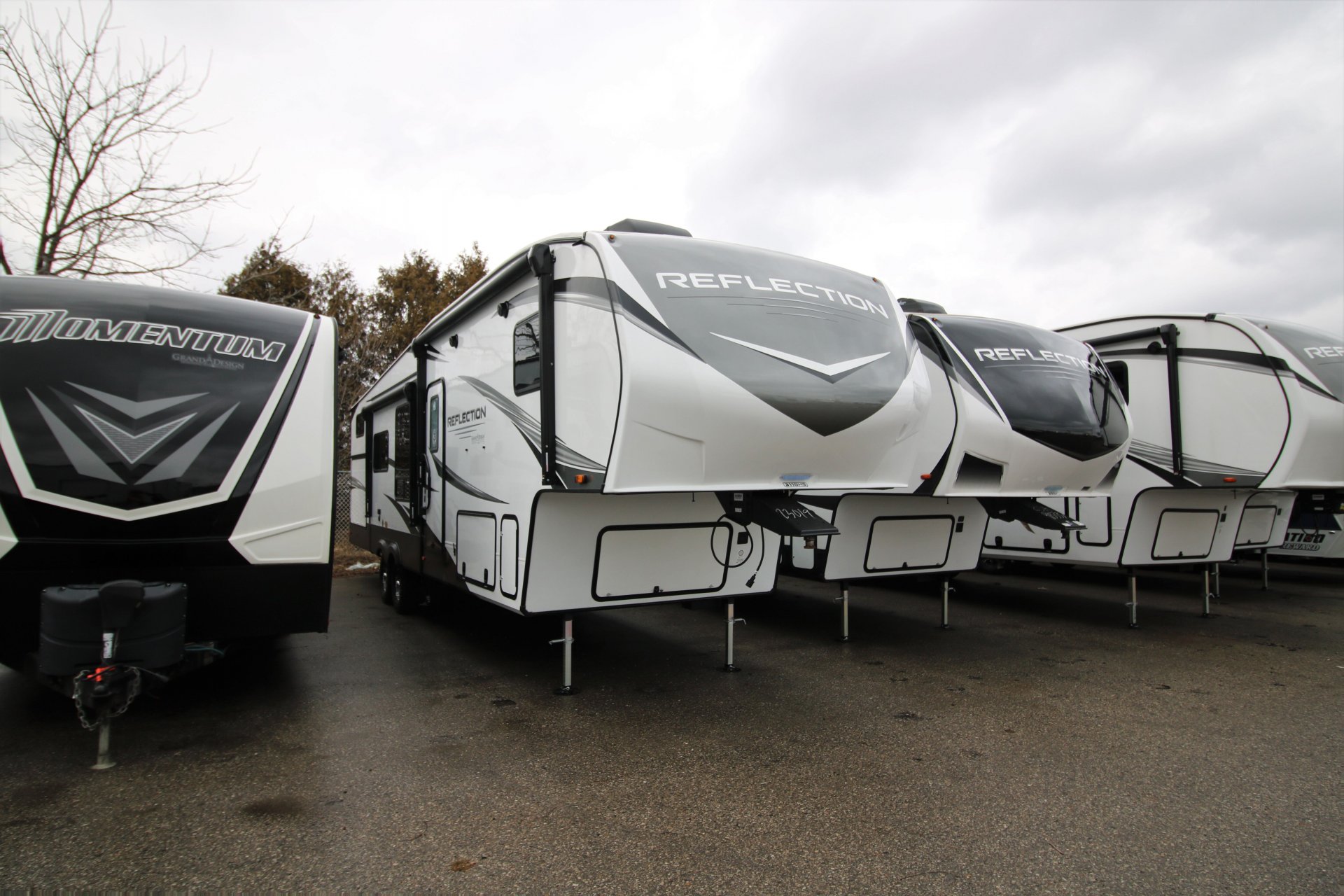 New Fifth Wheels - Airstreams | Campers London | Travel Trailers for sale