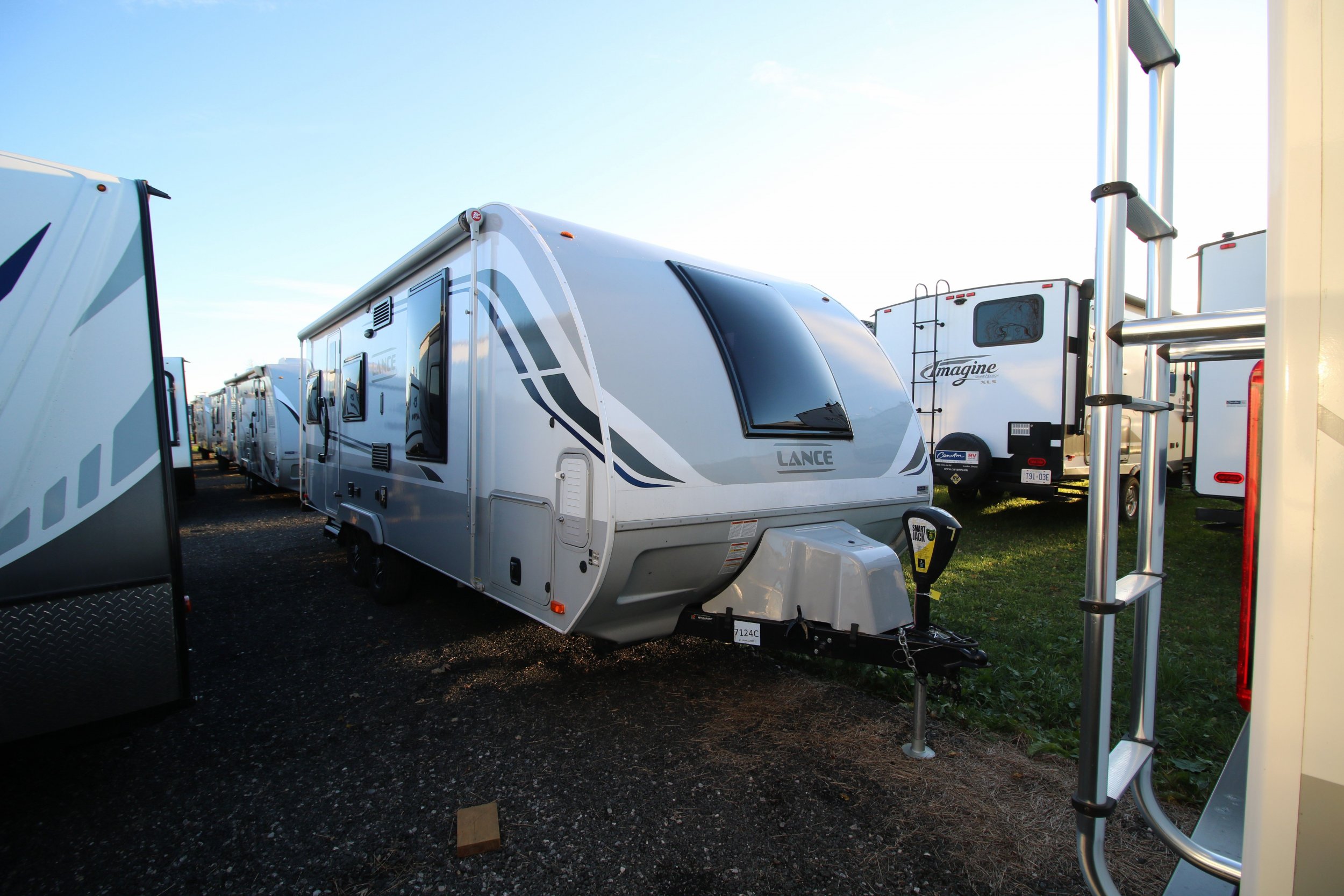 2021 LANCE LANCE 2075 - Airstreams | Campers London | Travel Trailers ...