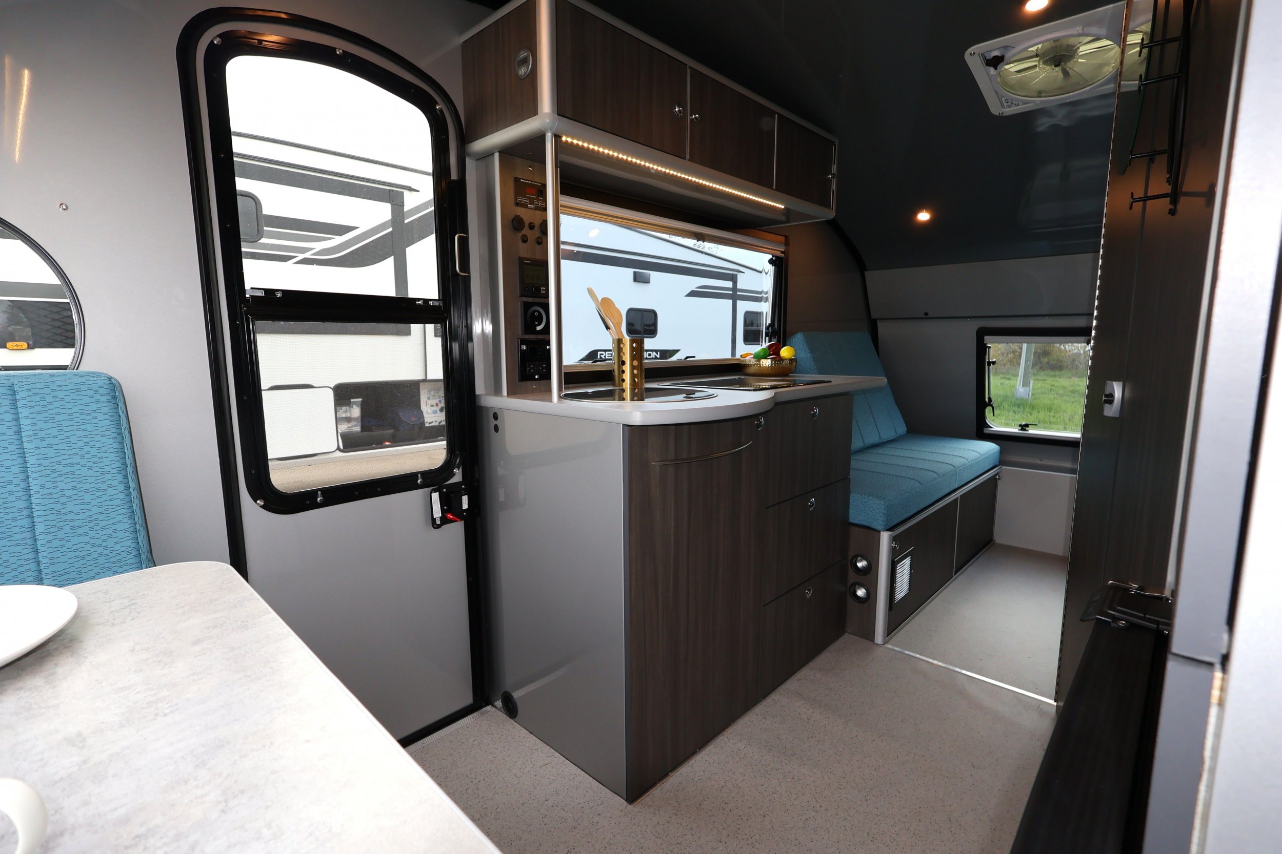 2026 SAFARI CONDO ALTO F1743 - Airstreams | Campers London | Travel ...
